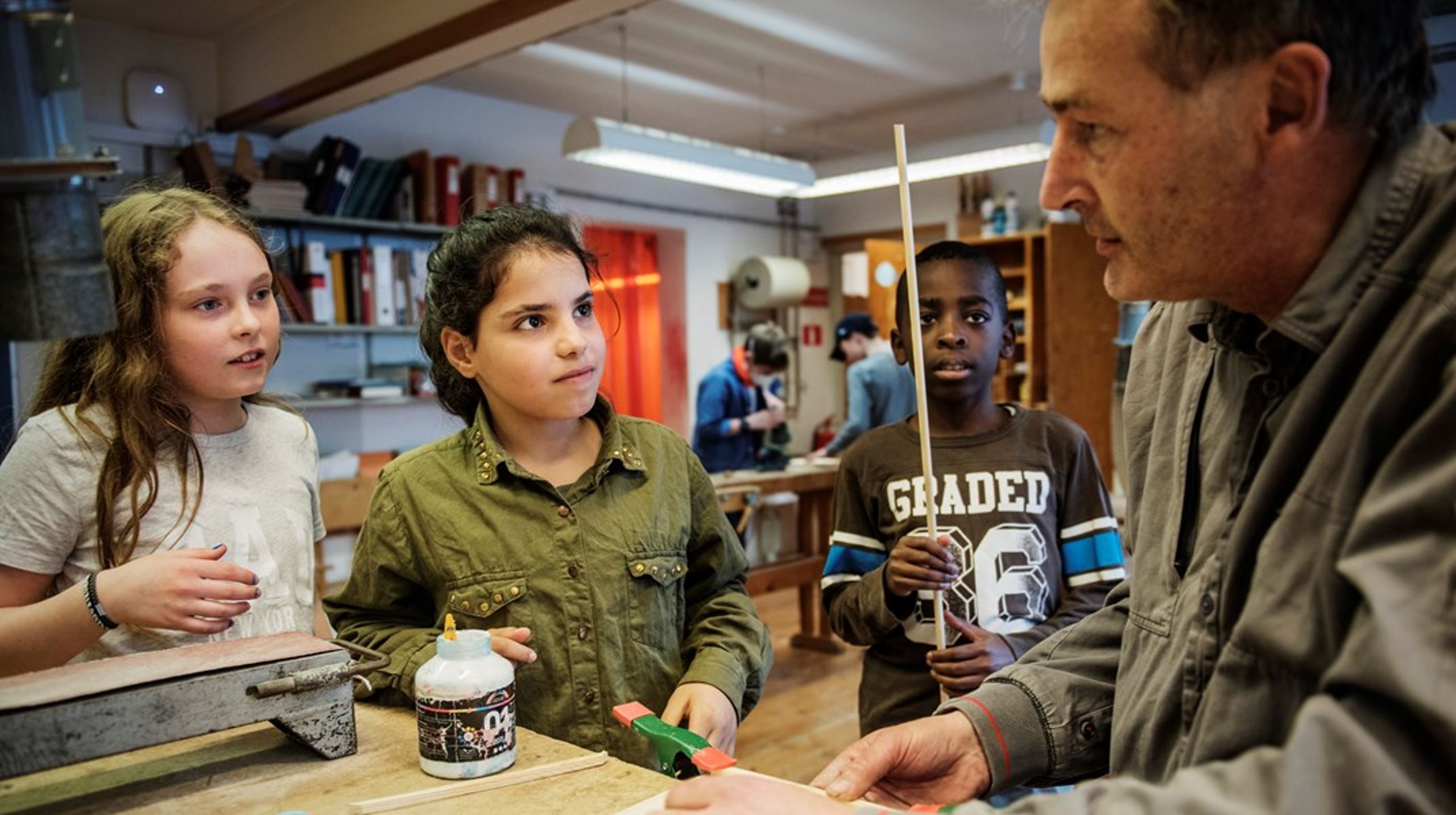 Forskere: Allerede i grundskolen lærer eleverne at vende sig bort fra ...